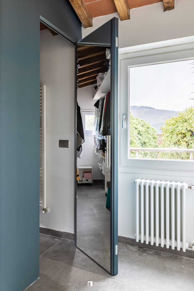 Invisible hinged door with interior mirror | Invisible-door